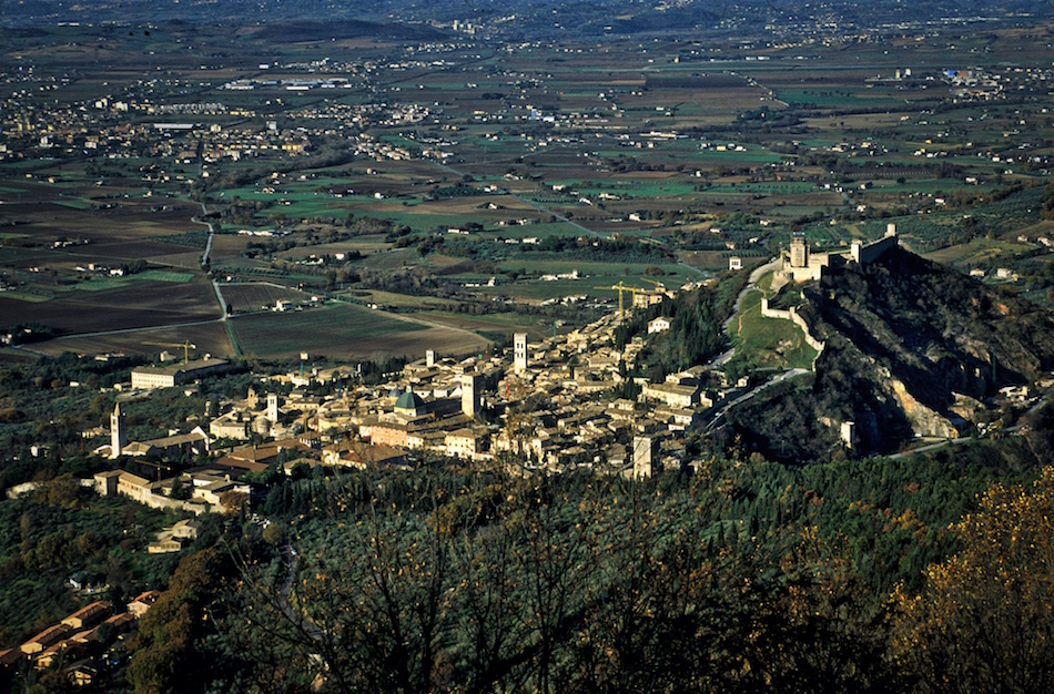 Ascolta il vento sul Monte Subasio – sentieri d'autore